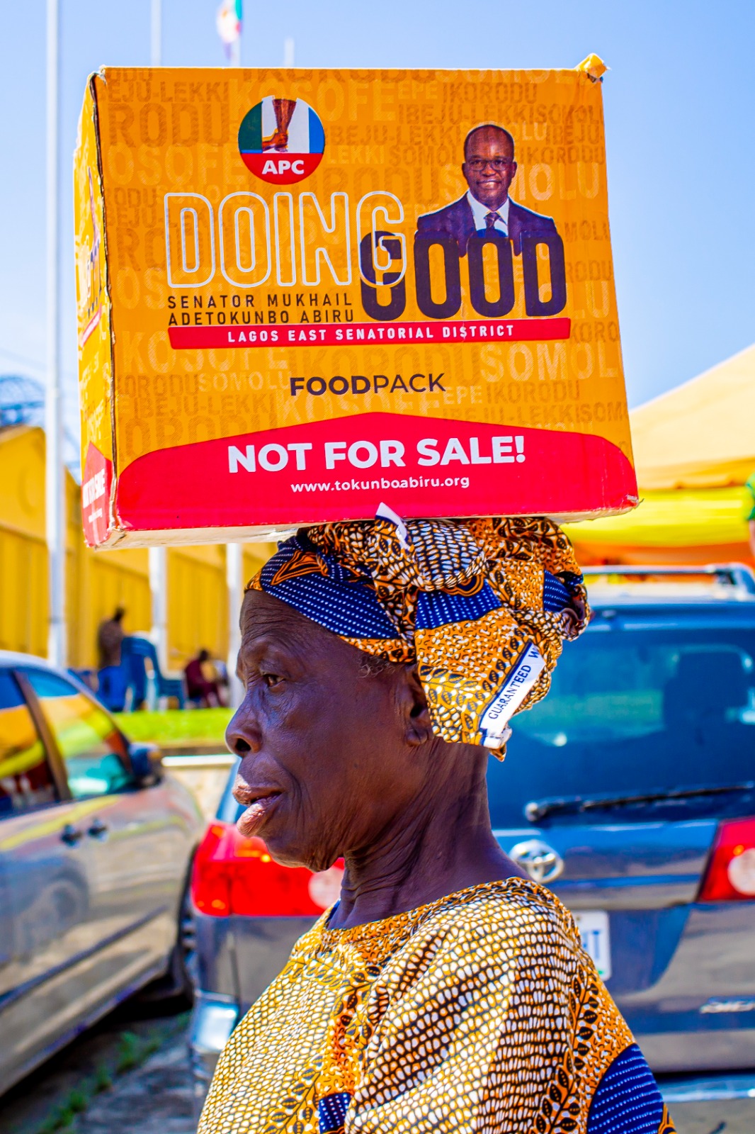 Senator Tokunbo Abiru Distributes Food Packs To Over 6 000 Vulnerable
