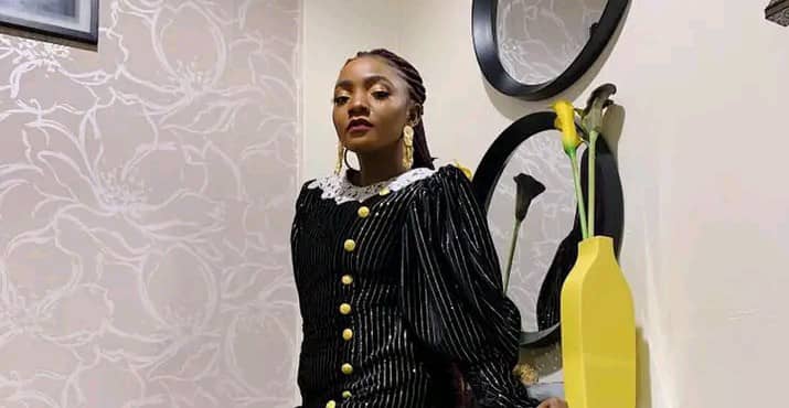 Nigerian Female Singer, Simi drops new Single to Celebrate Christmas ...